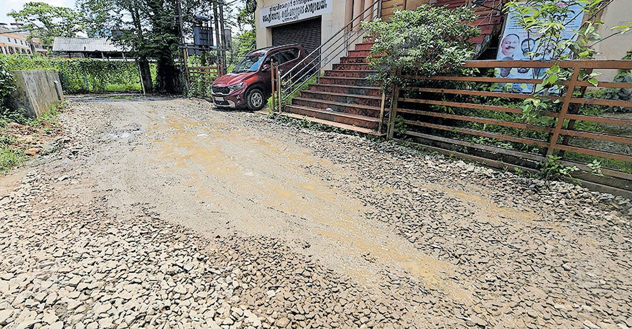 ശാസ്താക്ഷേത്രം– കെഎസ്ആർടിസി റോഡ് ഉയർത്തുന്നു | Pathanamthitta | Sastha ...