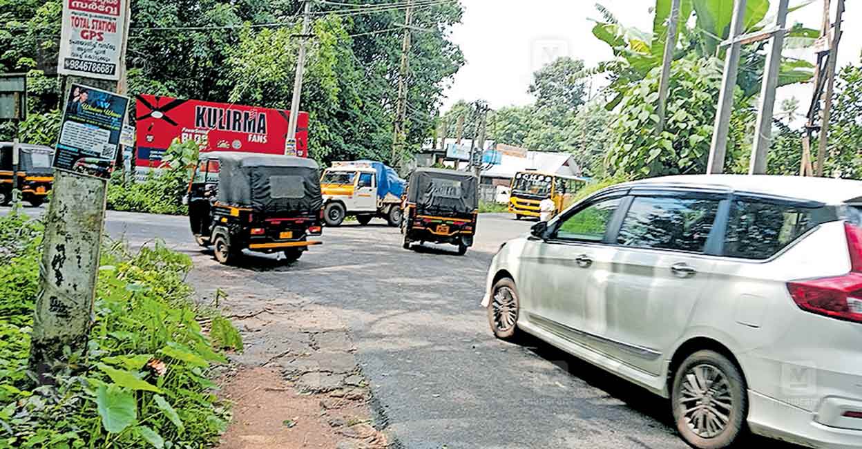 കുരുങ്ങി ഇട്ടിയപ്പാറ; വലഞ്ഞ് നാട്ടുകാർ | Pathanamthitta | Ittiyapara ...