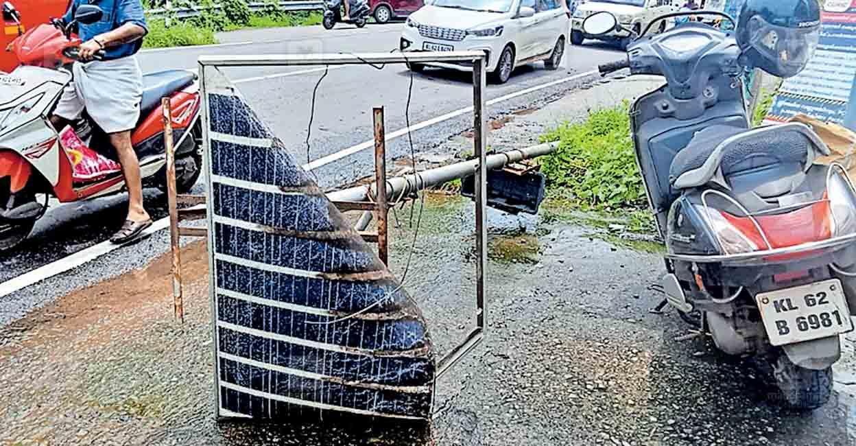 സൗരോർജ വഴിവിളക്കുകൾ കേടായി; പരിഹരിക്കാൻ നടപടിയില്ല | Vadasserikkara ...