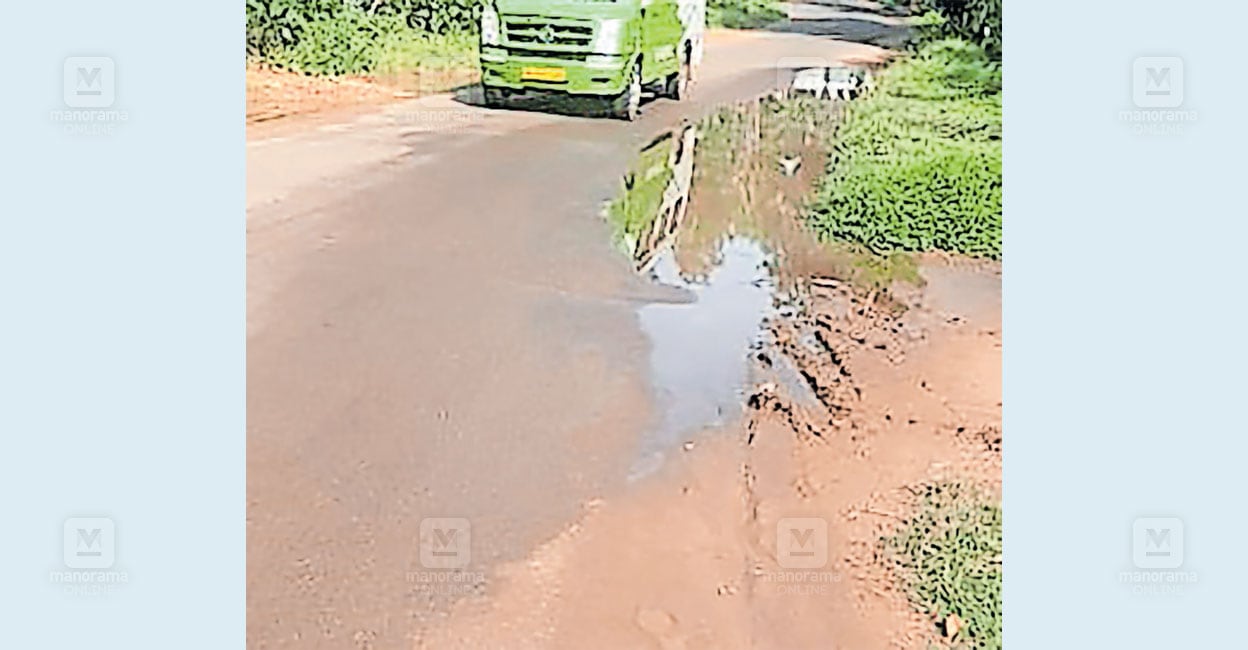 മാസങ്ങളായി ശുദ്ധജലം വഴിയിൽ പാഴാകുന്നു; ആരുമില്ല കാണാൻ | Manjinikkara ...