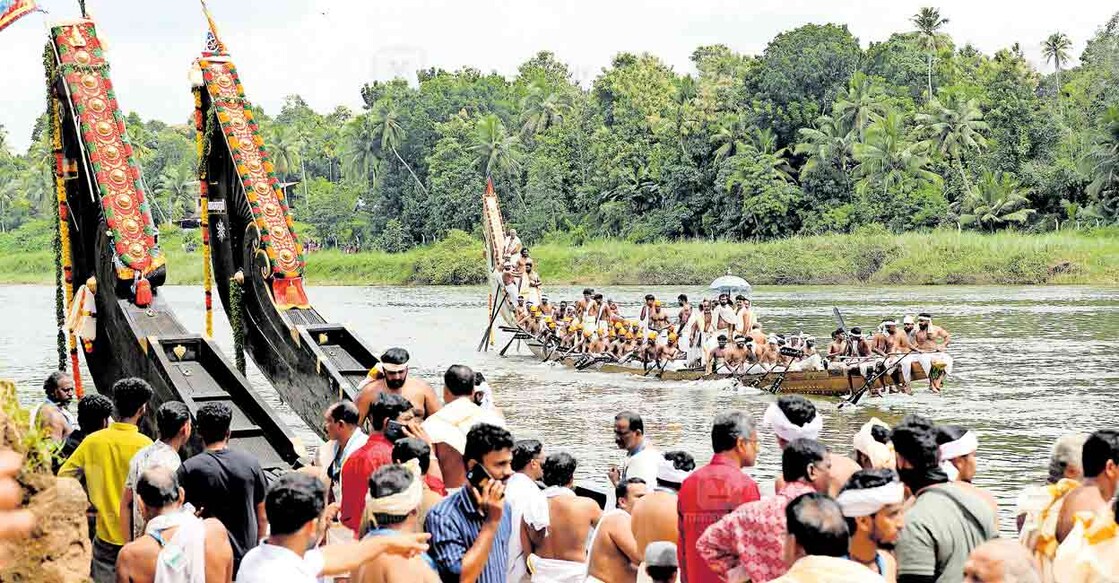 ആറന്മുള വള്ളസദ്യയ്ക്കു നിറവാർന്ന തുടക്കം; പാട്ടിലുണർന്ന് പാർഥസാരഥി ...