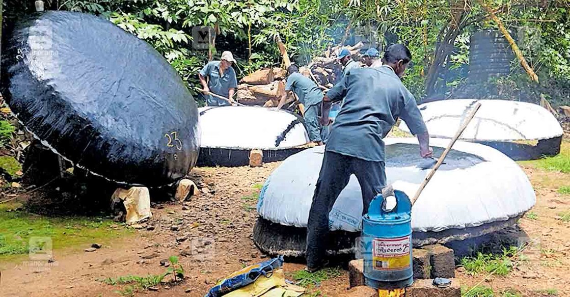 അടവിയിലെ സഞ്ചാരികൾക്ക് പുതിയ കുട്ടവഞ്ചി എത്തി | Adavi eco-tourism ...