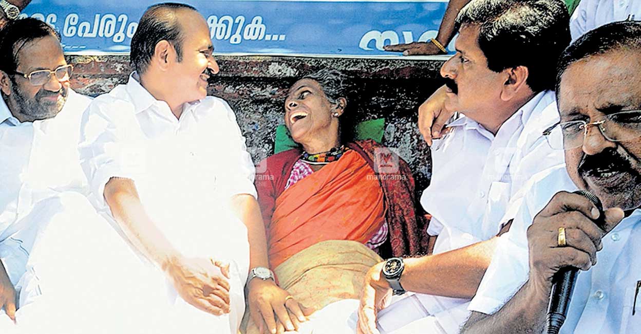 നിരാഹാര സമരം തുടങ്ങി രണ്ടാഴ്ച; ദയാബായിയുമായി സർക്കാർ ചർച്ചയ്ക്ക് ...