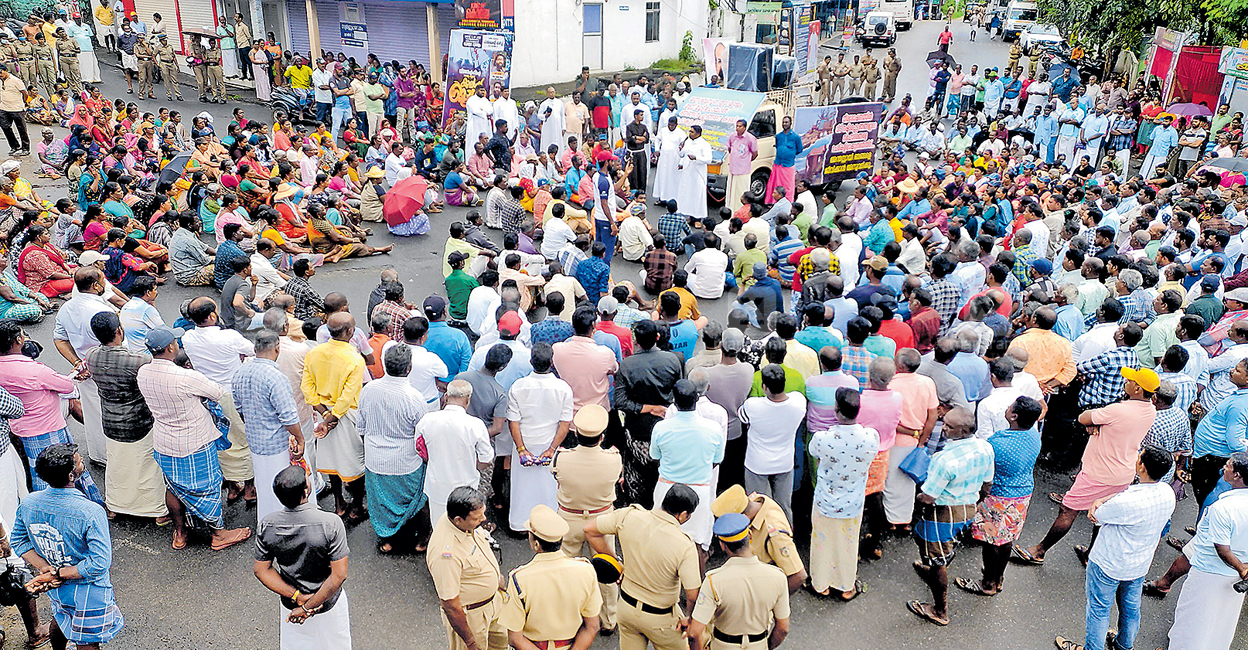 തീരശോഷണം: മത്സ്യത്തൊഴിലാളികൾ പറയുന്നു; ഞങ്ങൾക്ക് ജീവിക്കാൻ കടപ്പുറം ...
