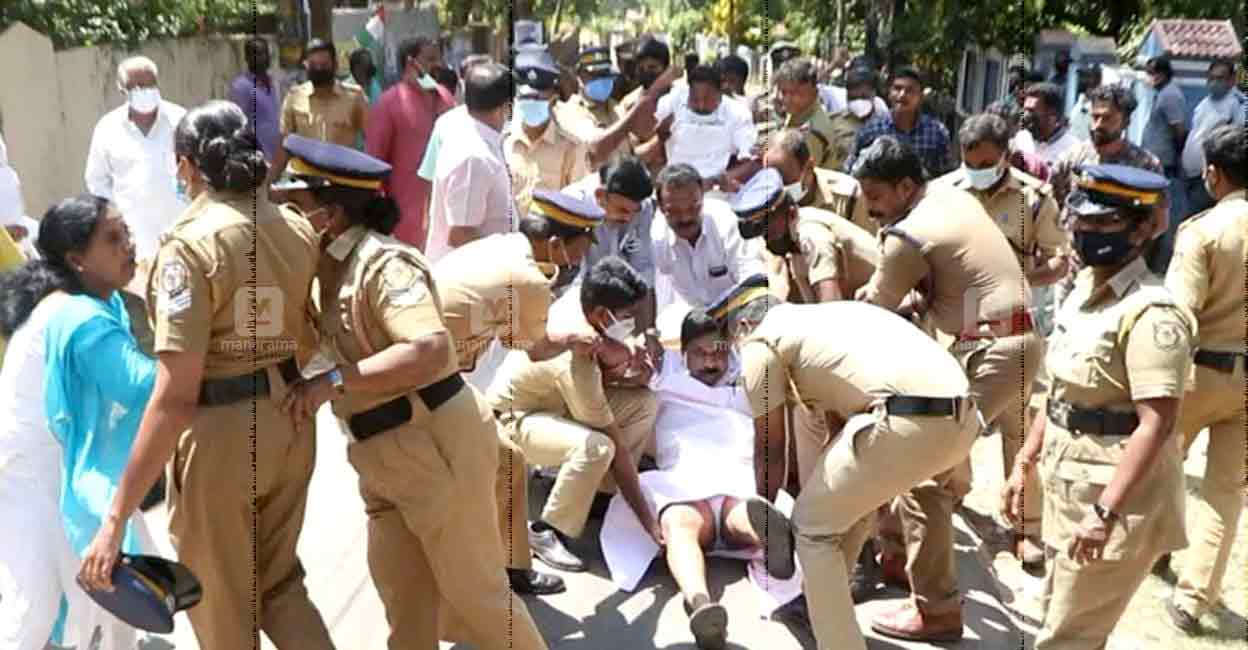 കെറെയിൽ: അഴൂരിൽ വീണ്ടും സംഘർഷം; പ്രതിഷേധക്കാരെ നീക്കി, കല്ലിട്ടു ...