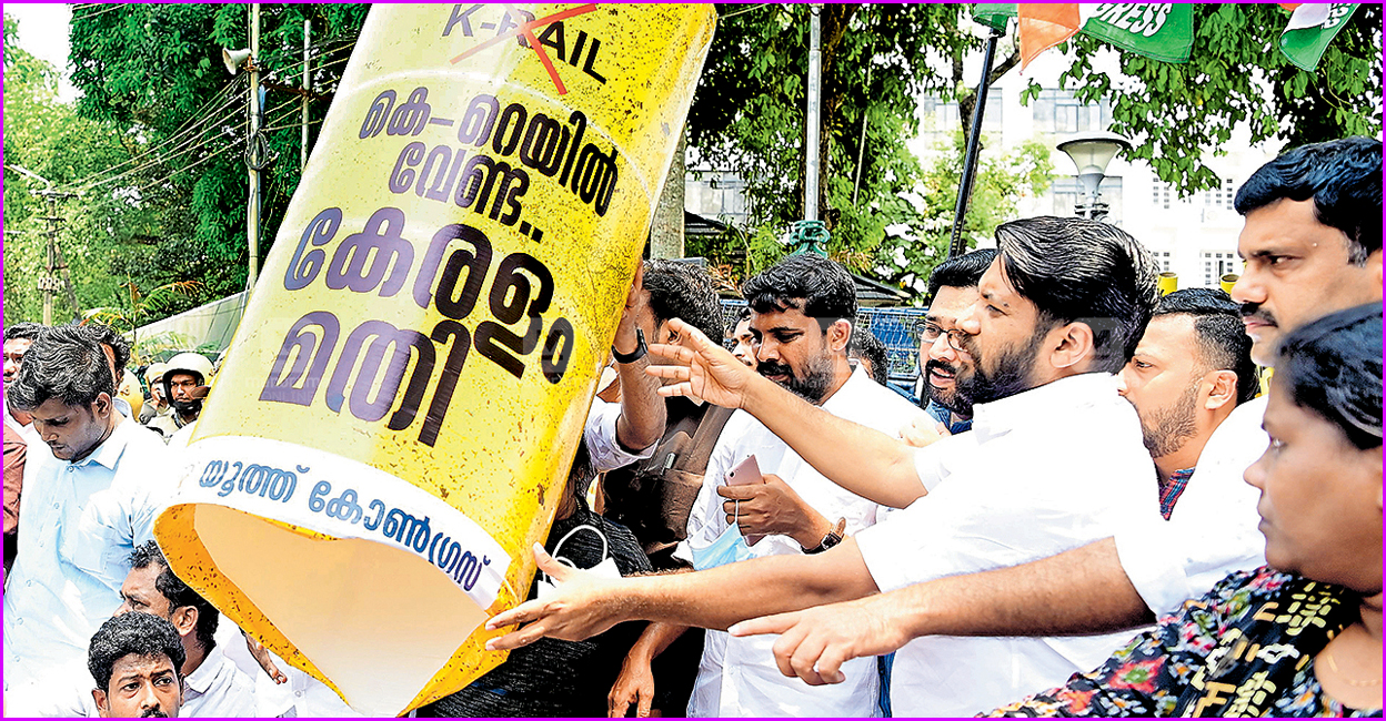 സെക്രട്ടേറിയറ്റ് കവാടത്തിൽ സർവേക്കല്ല് നാട്ടി യൂത്ത് കോൺഗ്രസ് പ്രതിഷേധം ...