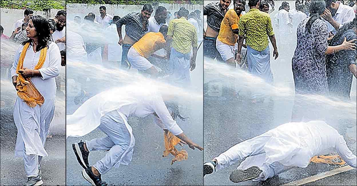 സ്വപ്ന സുരേഷിന്റെ വെളിപ്പെടുത്തൽ; കോൺ. മാർച്ചിൽ പലയിടത്തും സംഘർഷം