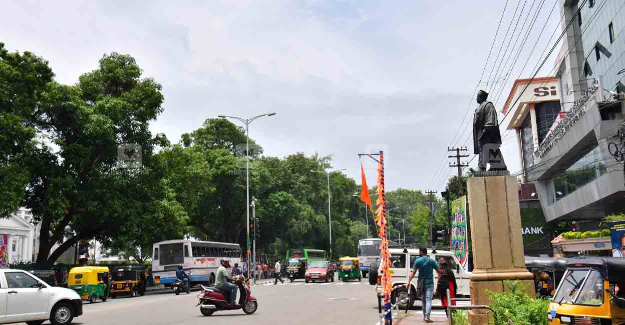 റോഡു വക്കിൽ വാഹന പാർക്കിങ്: തിരുവനന്തപുരത്തെ 62 സ്ഥലങ്ങളുടെ പട്ടിക