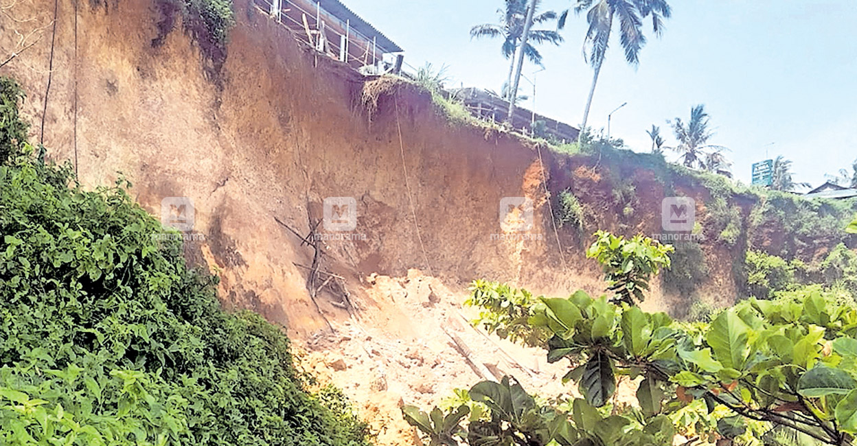 വർക്കല ക്ലിഫ് ഇടിച്ചിൽ: ജാഗ്രത വേണമെന്നു നഗരസഭ