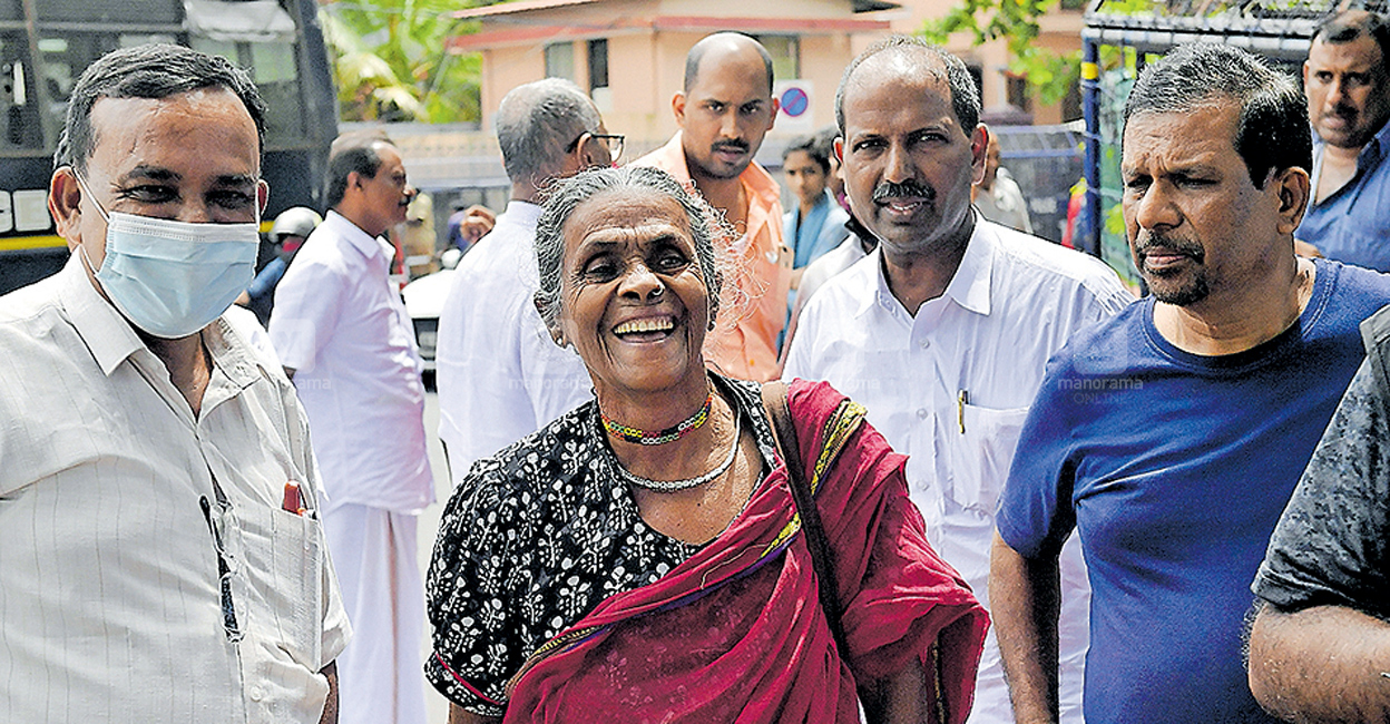 എൻഡോസൾഫാൻ ഇരകൾക്കു മികച്ച ആശുപത്രി: ദയാബായി ഉപവസിച്ചു