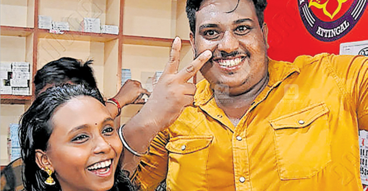 വീടുവയ്ക്കാൻ, കല്യാണം നടത്താൻ... സഹായ അഭ്യർഥ‍നകളുടെ പ്രവാഹം; അടിച്ചു ...