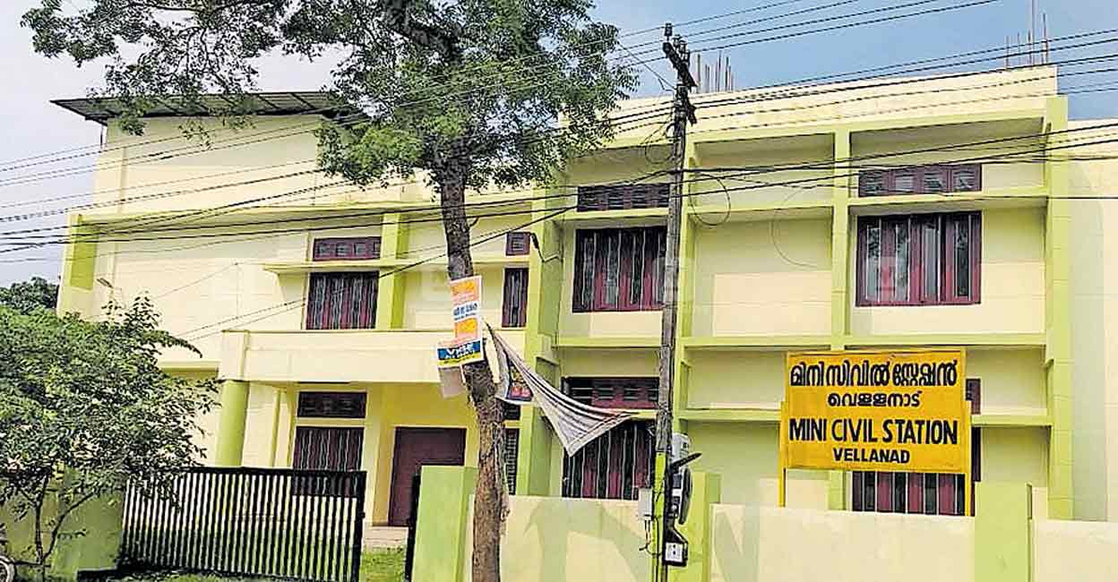 ഉദ്ഘാടനം കഴിഞ്ഞിട്ടും ഓഫിസുകൾ പ്രവർത്തിക്കാതെ സിവിൽ സ്റ്റേഷൻ