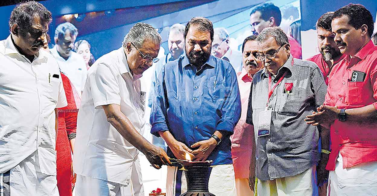 സ്വതന്ത്ര പത്രപ്രവർത്തനത്തിന് കേരളത്തിൽ ഒരു വിലക്കുമുണ്ടാകില്ല ...