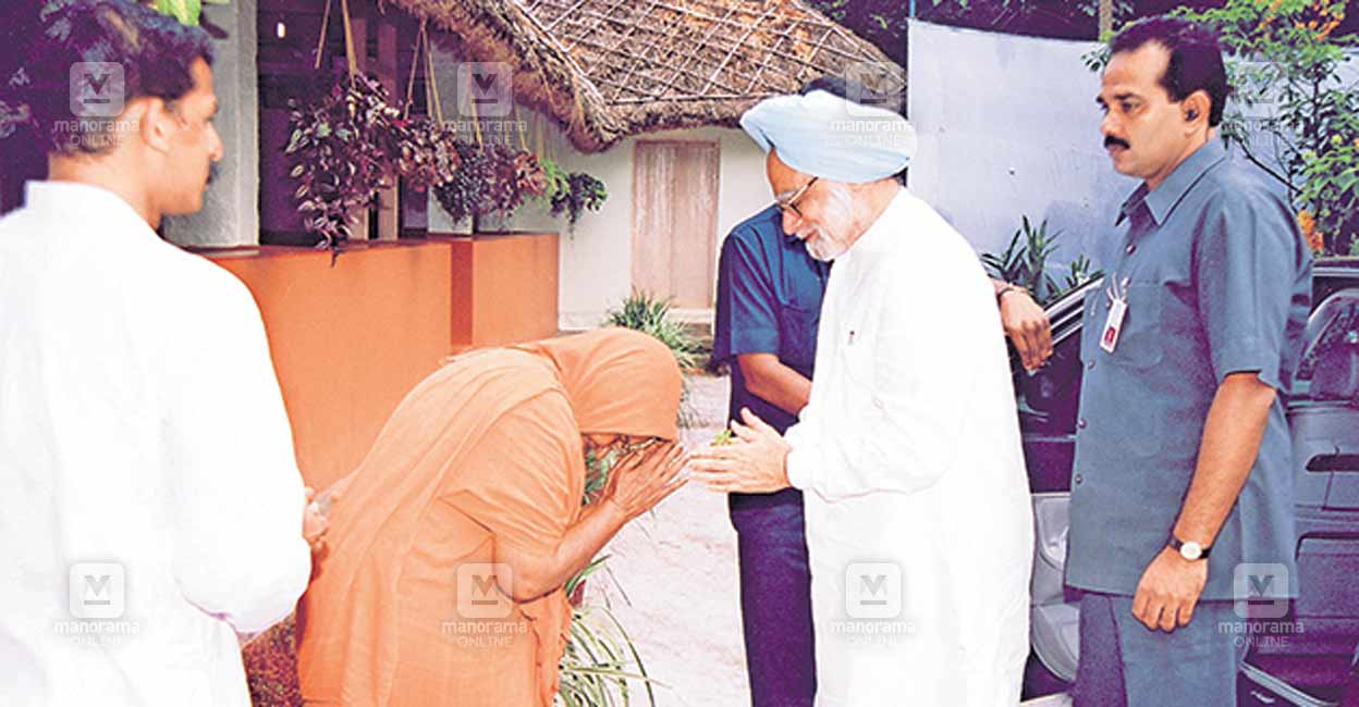 മുൻ പ്രധാനമന്ത്രി ഡോ.മൻമോഹൻ സിങ്ങിന്റെ ഓർമകളില്‍ ജില്ല...; അന്നു നട്ട ...