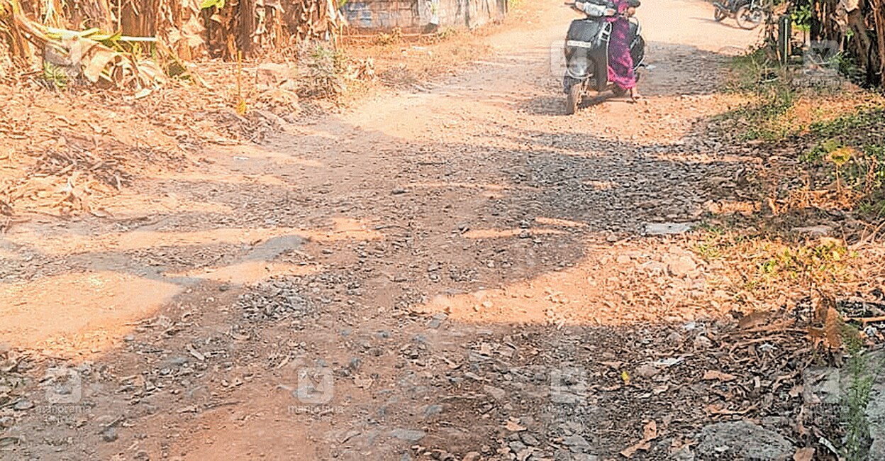 വർഷങ്ങളായി നവീകരണം കാത്ത് തെറ്റിച്ചിറ – കുന്നുംപുറം റോഡ്