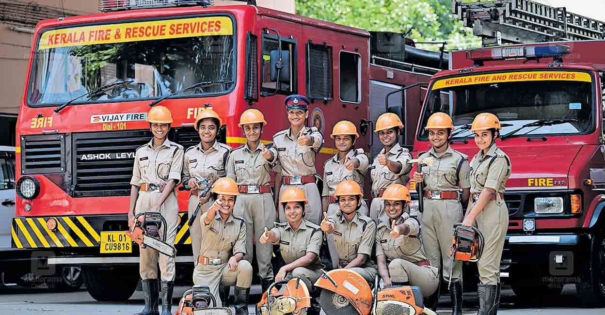 അഗ്നിരക്ഷാ സേനയിലെ തീപ്പൊരിയാകാൻ 82 വനിതകൾ; പരിശീലന തിരക്കിൽ ആദ്യ വനിതാ ...