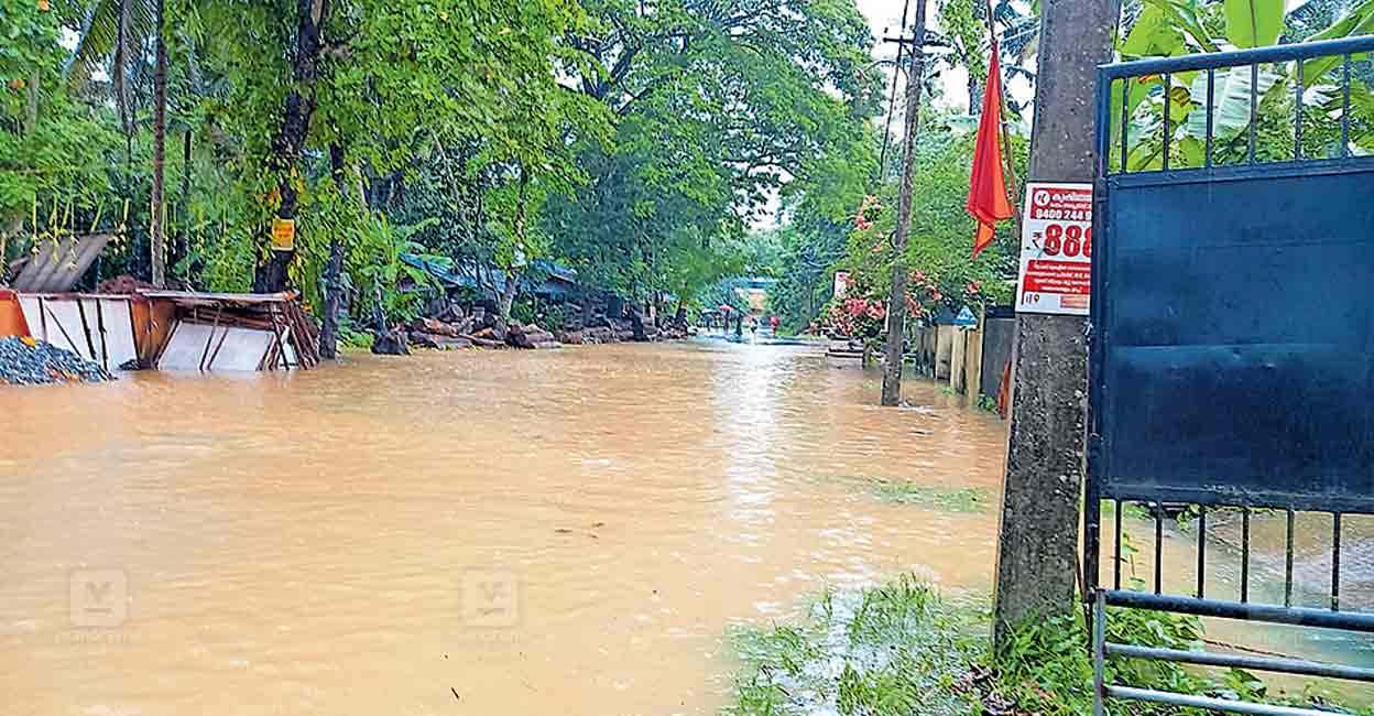 ശക്തമായ മഴയ്ക്ക് ശമനം; വെള്ളം ഇറങ്ങി തുടങ്ങി