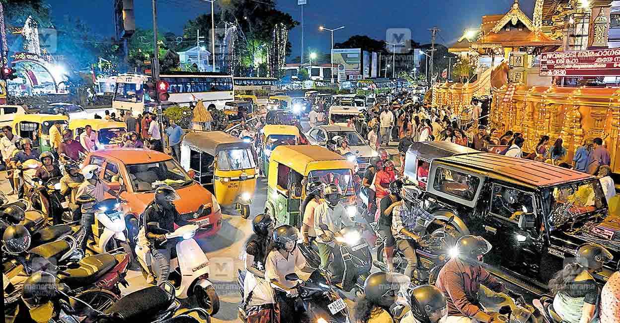ഓണം കൂട്ടാൻ ഓട്ടപ്പാച്ചിൽ; നാളെ തിരുവോണം, വിപണി സജീവം | Thiruvonam ...