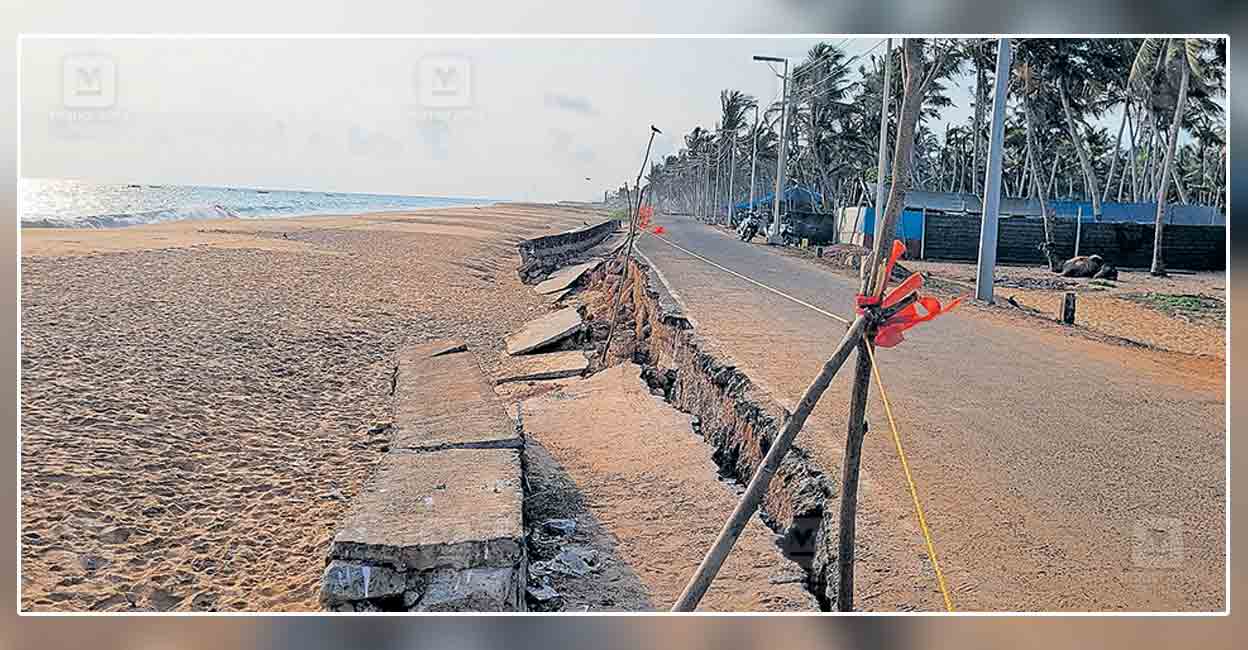 റീടാറിങ്ങിന് വഴി തെളിഞ്ഞു; കടലേറ്റത്തിൽ തകർന്ന പൂവാർ –പൊഴിക്കര റോഡ് ...