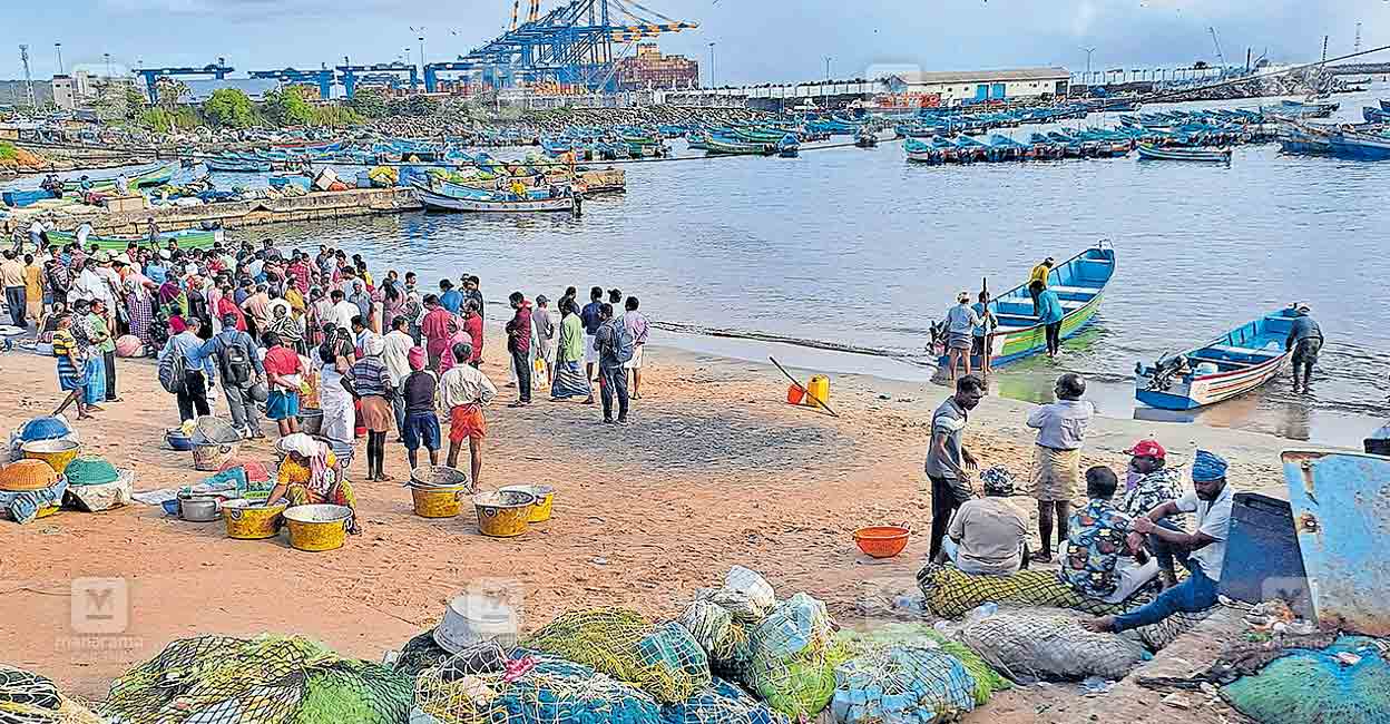 ആരവത്തിരയൊഴിഞ്ഞ് വിഴിഞ്ഞം തുറമുഖം; മത്സ്യബന്ധന സീസൺ 30ന് അവസാനിക്കും ...