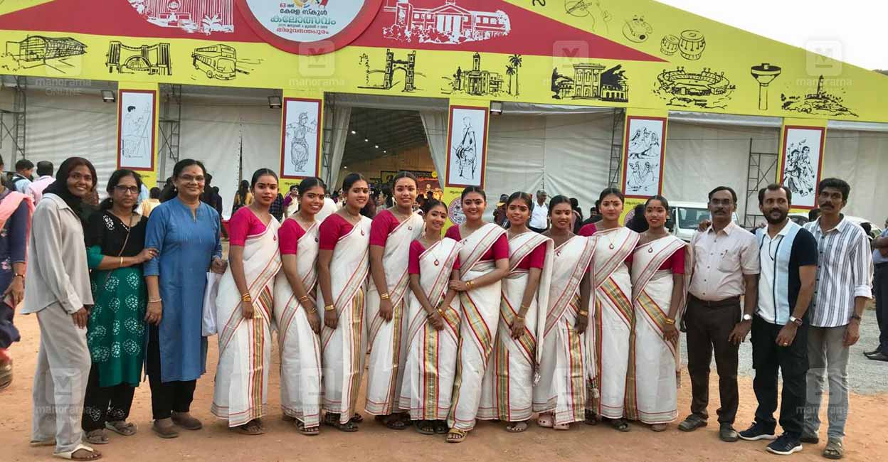 പത്തൊൻപതാം തവണയും തിരുവാതിരത്തിളക്കവുമായി എടപ്പാൾ ഡിഎച്ച്ഒ എച്ച്എസ്എസ് ...