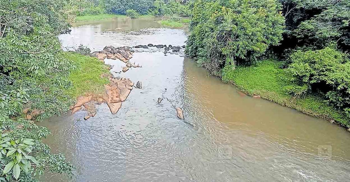 വിനോദ സഞ്ചാരത്തിന്റെ അനന്ത സാധ്യതകൾ ഒളിപ്പിച്ച് ഒഴുകുന്നു പള്ളിക്കൽ പുഴ ...