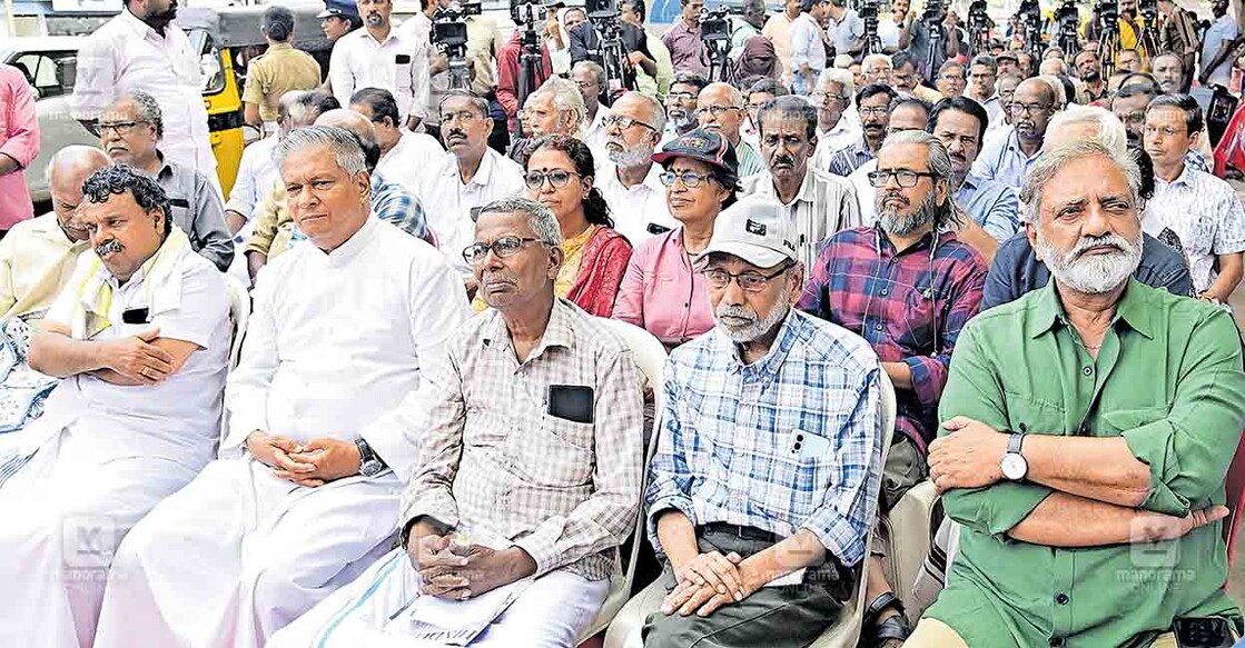 ആശാ വർക്കർമാരുടെ സമരം: സംസ്ഥാന സർക്കാരിനെതിരെ രൂക്ഷ വിമർശനവുമായി ...