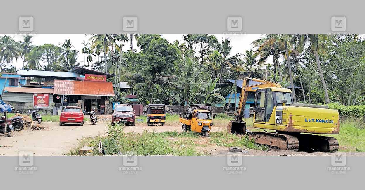 ചെക്കാലവിളാകം മാർക്കറ്റ് നവീകരണം വൈകുന്നു; കച്ചവടത്തിന് പൊതുനിരത്തുകളെ ...