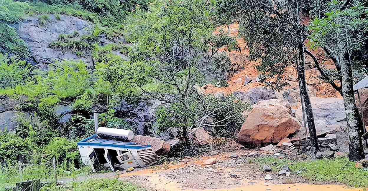 കോതയാർ വൈദ്യുതി നിലയത്തിന് സമീപം മണ്ണിടിച്ചിൽ | landslide | Kothayar ...