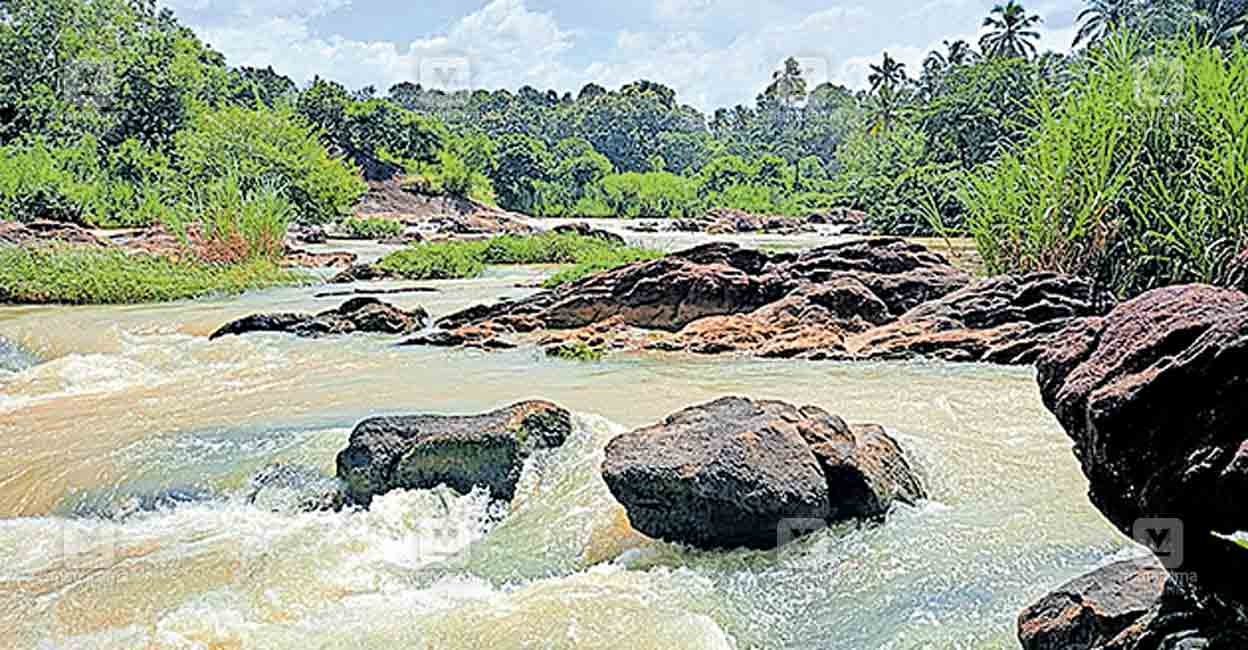 പേയാട് അരുവിപ്പുറം കടവ്; കാണാൻ സുന്ദരം; പക്ഷേ ഒളിഞ്ഞിരിപ്പുണ്ട് അപകടം ...