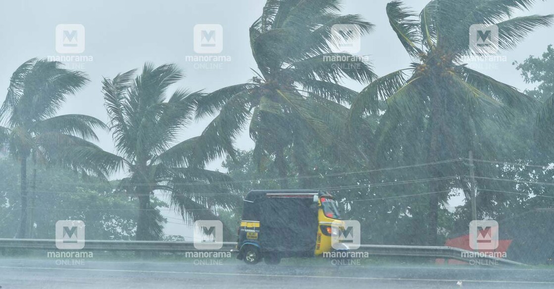 സംസ്ഥാനത്ത് മഴ ശക്തമാകുന്നു, ജില്ലകളിൽ ഓറഞ്ച്, യെലോ അലർട്ടുക ...
