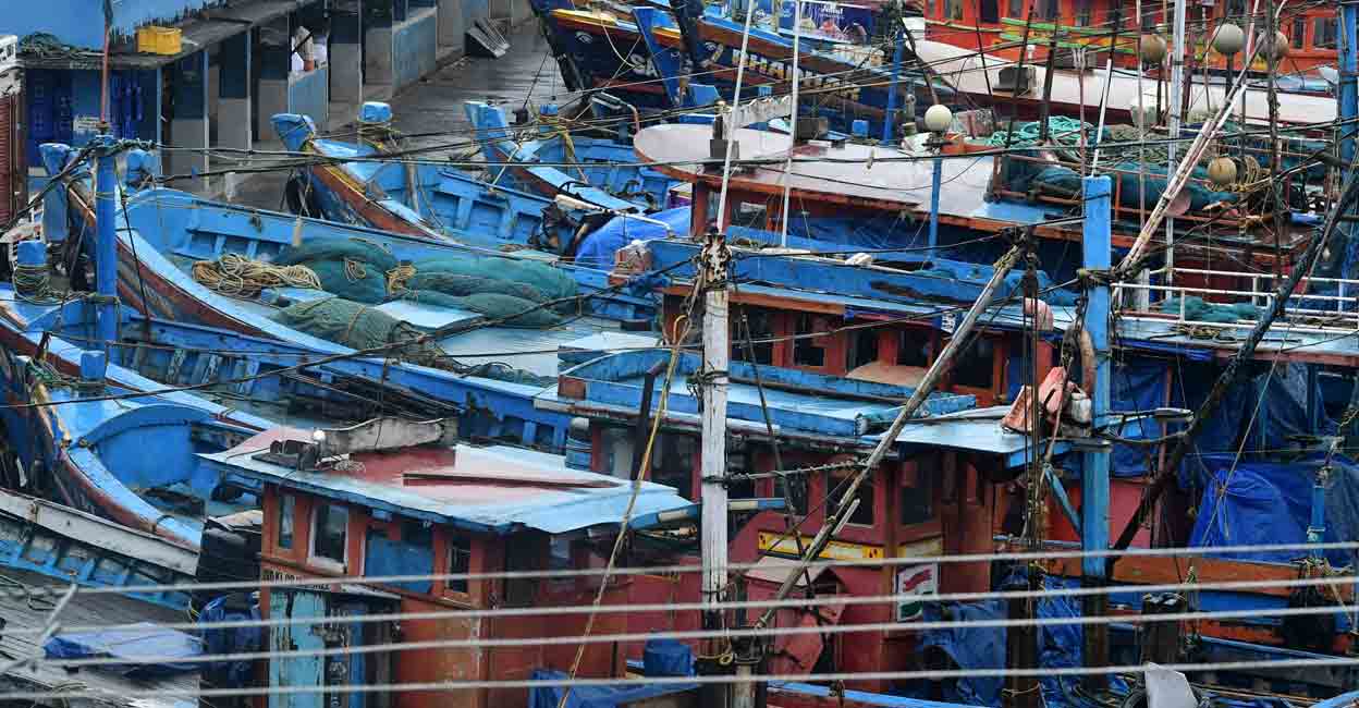സംസ്ഥാനത്ത് ട്രോളിങ് നിരോധനം 9ന് അർധരാത്രി മുതൽ ജൂലൈ 31 വരെ 52 ദിവസം ...