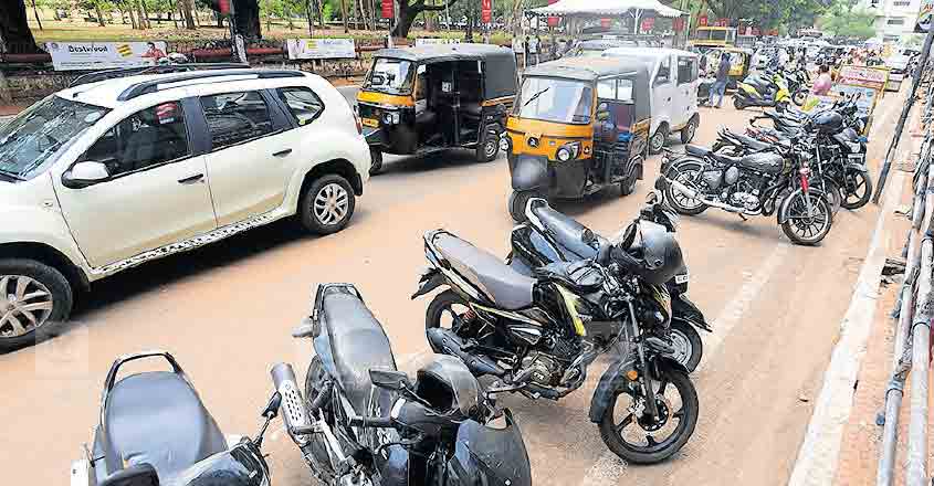 അക്ക നിയന്ത്രണം വെറുതെ;വാഹനം കൂട്ടത്തോടെ നിരത്തിൽ