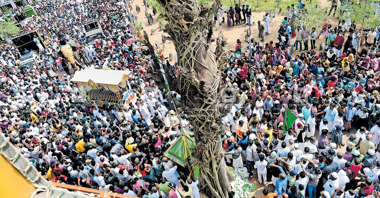 മണത്തല നേർച്ചയ്ക്ക് വൻ തിരക്ക്; അറബനമുട്ടും ദഫ്മുട്ടും മുട്ടുംവിളിയും ...