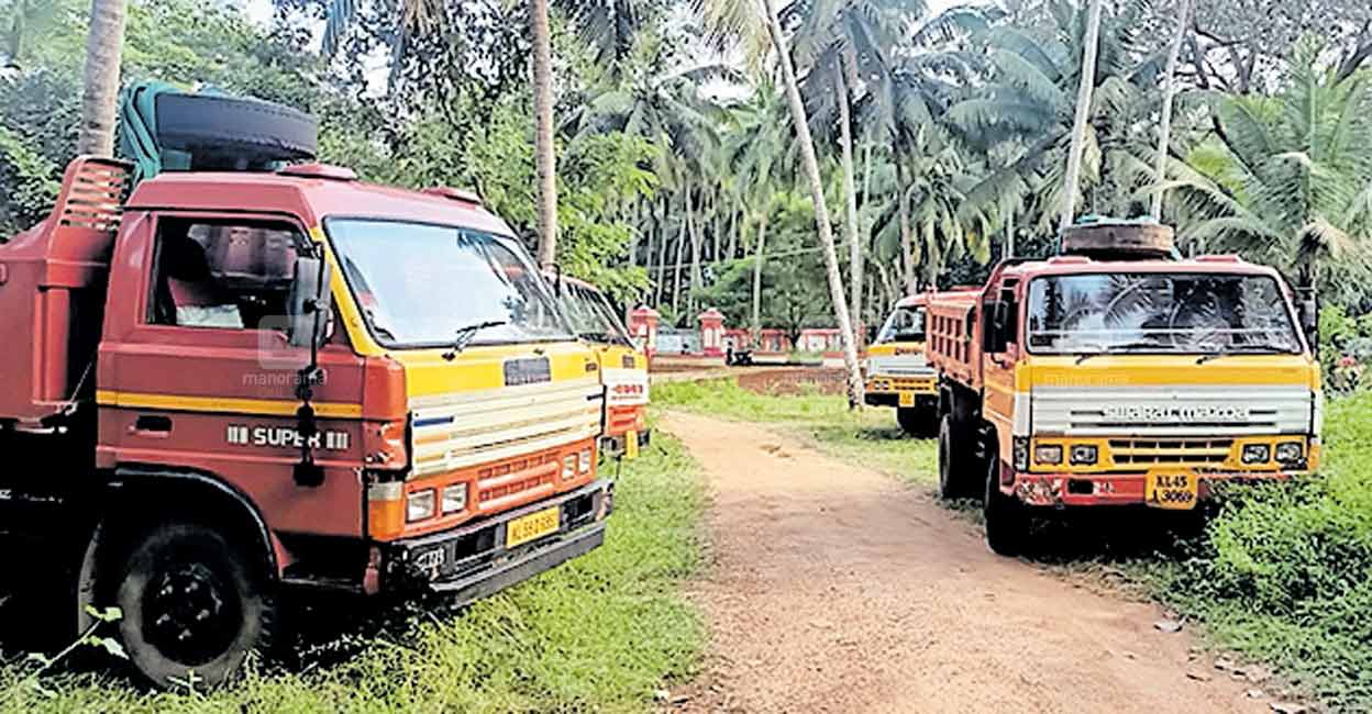 ഹലോ പൊലീസ് അങ്കിളേ, ദേ പാടം പറമ്പായി; വിദ്യാർഥി വിളിച്ചു, പിടിച്ചത് 7 ...