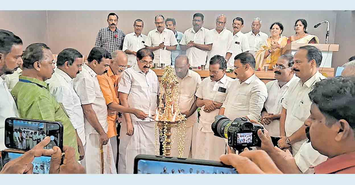 ചാവക്കാട് വ്യാപാര ഭവൻ ഉദ്ഘാടനം ചെയ്തു