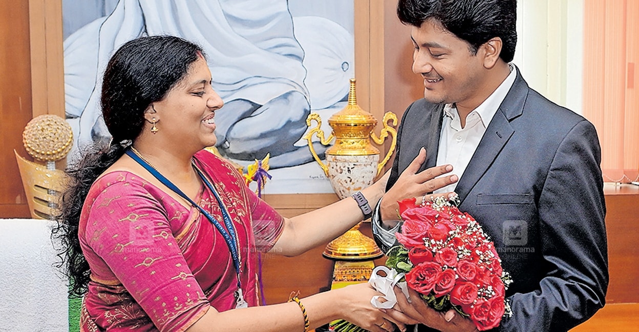 'സിവിൽ സർവീസ് പരീക്ഷയേക്കാൾ പാടുപെട്ടത് മലയാളം പഠിക്കാൻ'; കലക്ടർ കൃഷ്ണതേജ പറയുന്നു