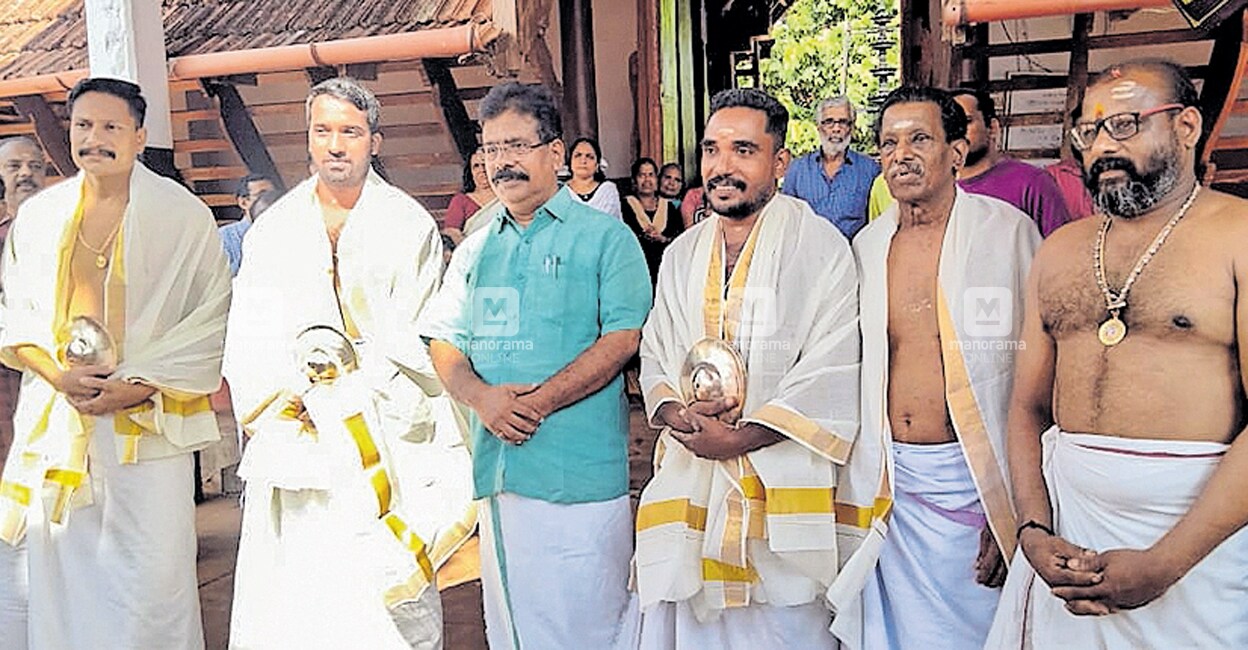 4 പേർ ചേർന്നു ഒരേ സമയം മണിക്കൂറുകളോളം; തൃശൂർ പൂരത്തിന് കടവല്ലൂരിലെ ...