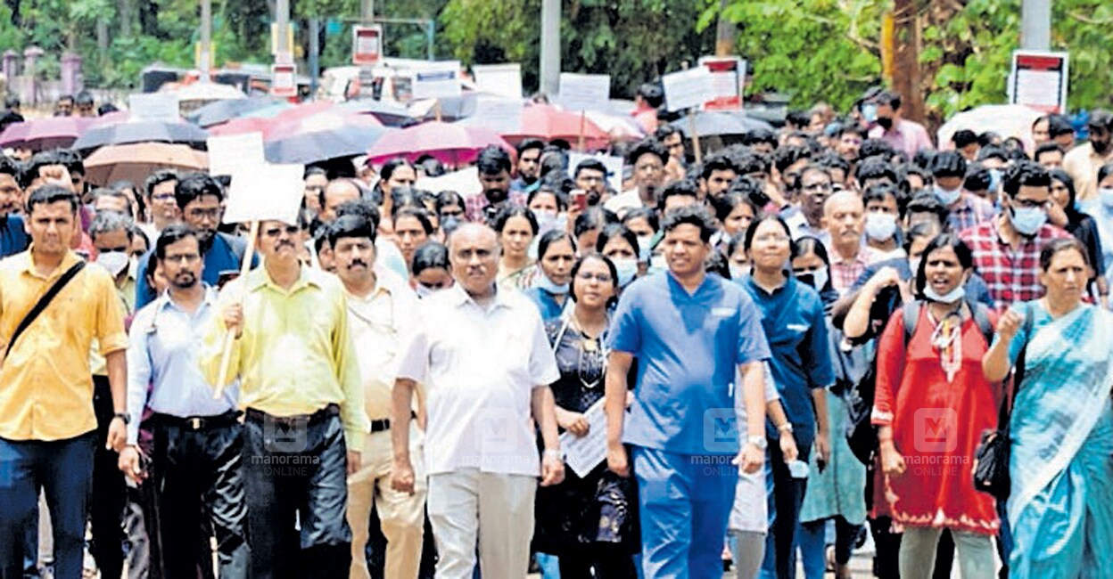 ഡോക്ടറുടെ കൊലപാതകം: പ്രതിഷേധമിരമ്പി | Vandana Murder Case In Malayalam | Transfer Of Sandeep To ...