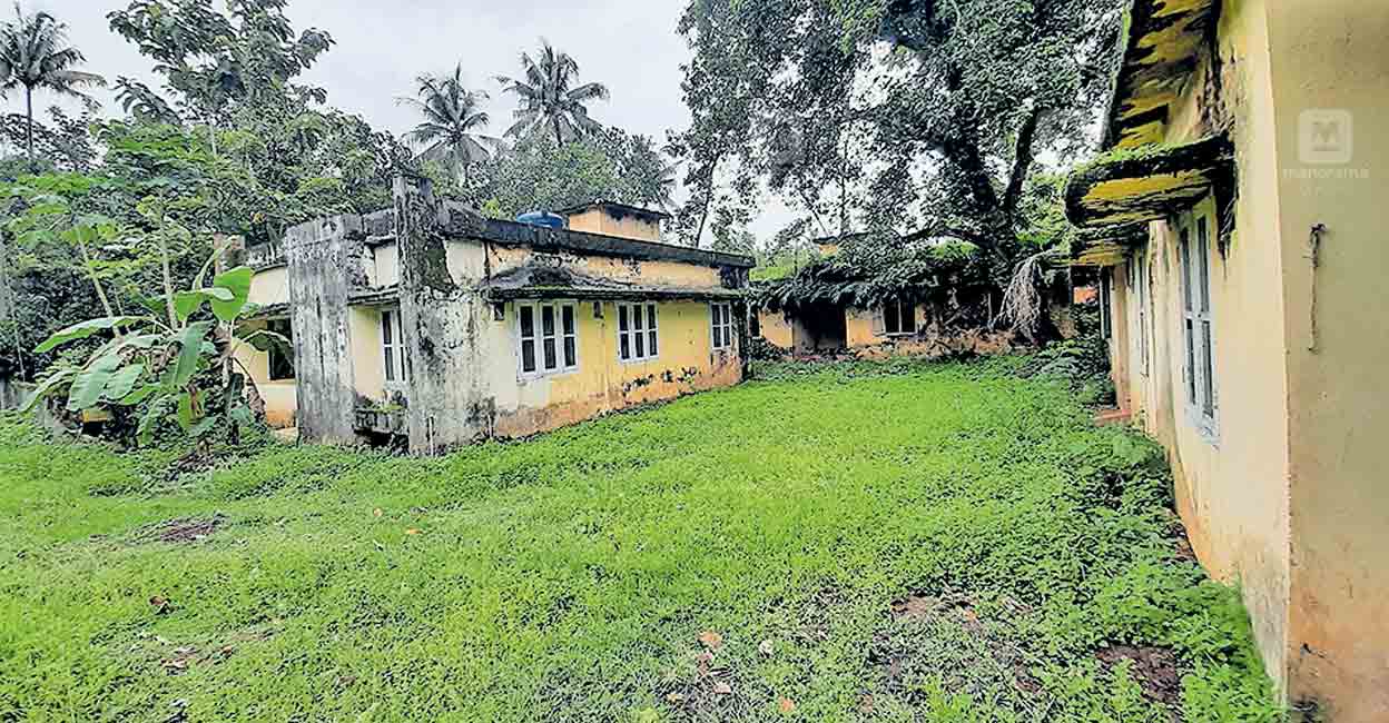 ഹെൽത്ത് സെന്റർ ക്വാർട്ടേഴ്‌സുകളുടെ ഹെൽത്ത് നശിക്കുന്നു