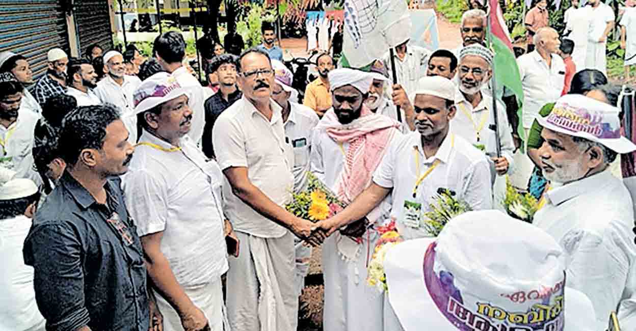 നബിദിന റാലി മഴ മുടക്കി; പിന്നെ പെയ്തത് സ്നേഹമഴ | Nabidhinam | Miladi ...