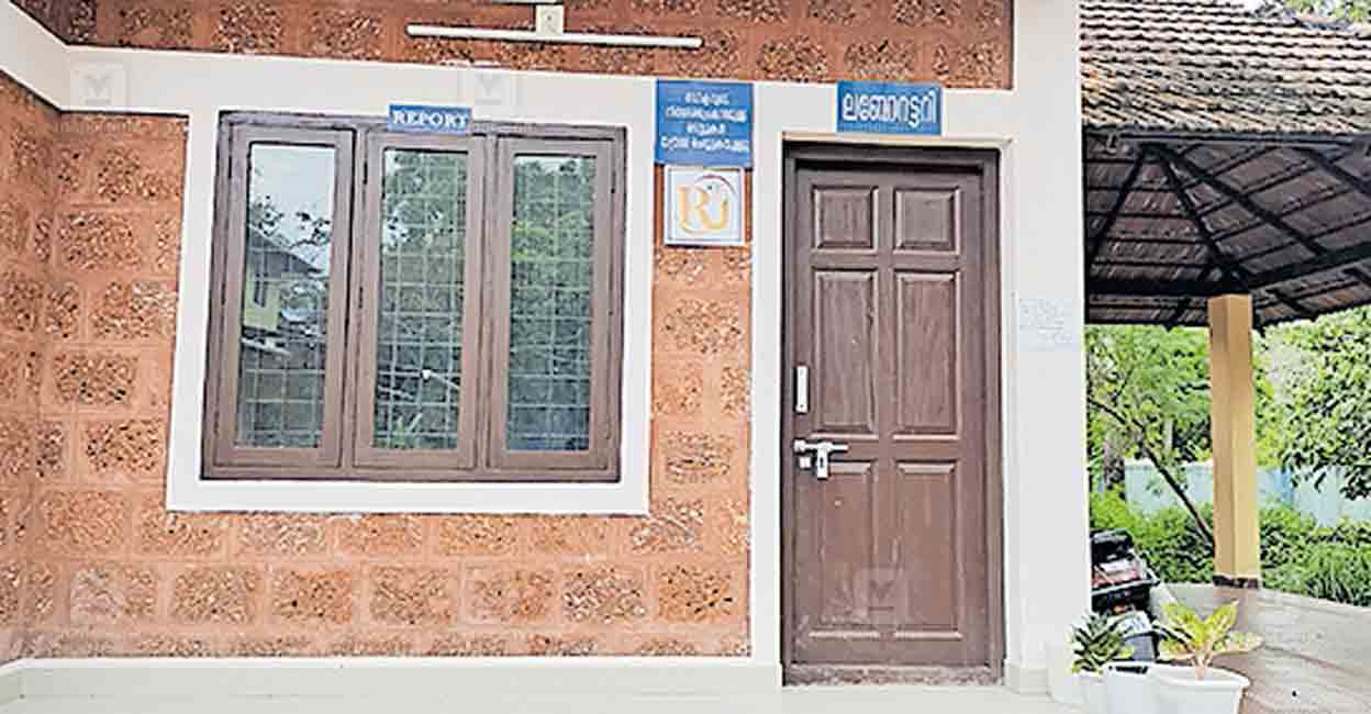 അണ്ടത്തോട് ആരോഗ്യ കേന്ദ്രം ജീവനക്കാരില്ല; ലാബ് പൂട്ടി | Andathode ...