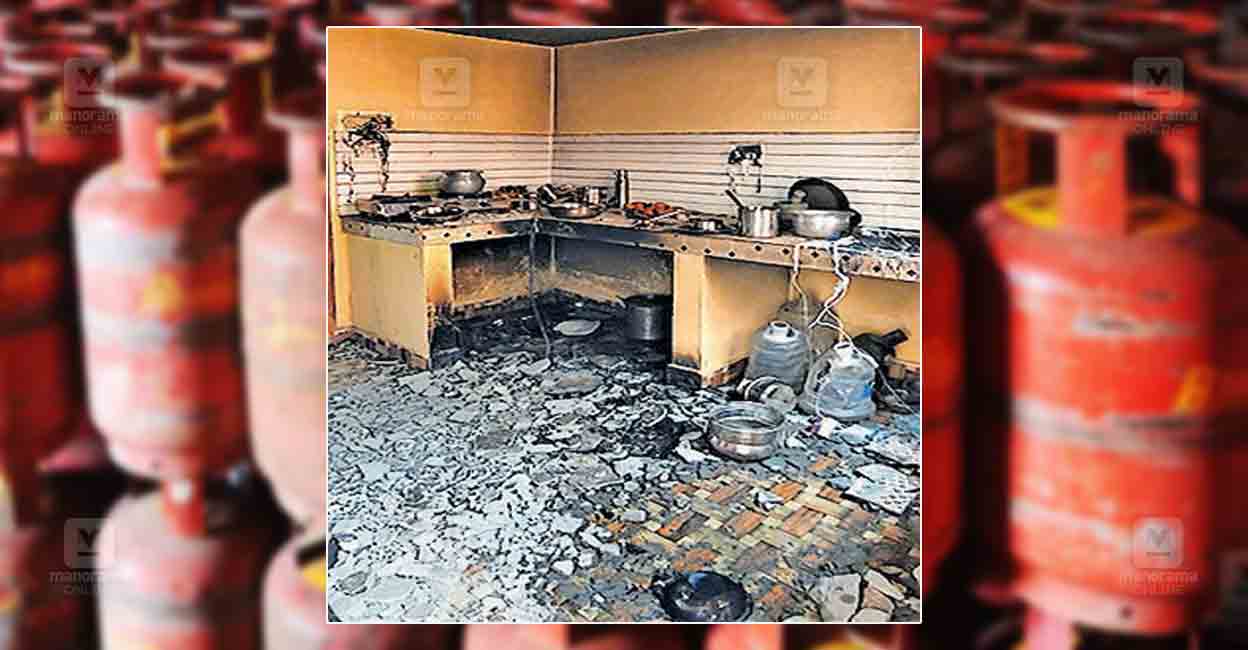 പാചക വാതകം ചോർന്ന് സ്ഫോടനം ഫ്ലാറ്റിലെ അടുക്കള തകർന്നു | cooking gas ...