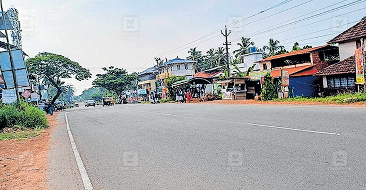സംസ്ഥാന പാത നവീകരണത്തിന്റെ ഗുണം ലഭിക്കാതെ നാട്ടുകാർ; കല്ലുംപുറത്തല്ല ...