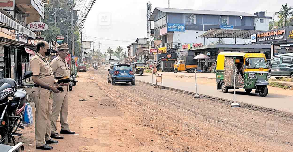 ഒരു ചെറ്യേ... കയ്യബദ്ധം; പൊളിച്ച റോഡ് മാറിപ്പോയി! | irinjalakuda ...