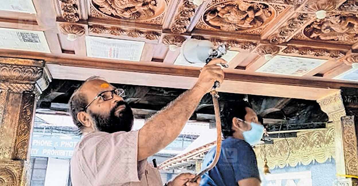 ശബരിമലയിലെ ദാരുശിൽപങ്ങൾക്ക് പുത്തൻ ശോഭ നൽകി ശിൽപി നന്ദൻ | Sabarimala ...