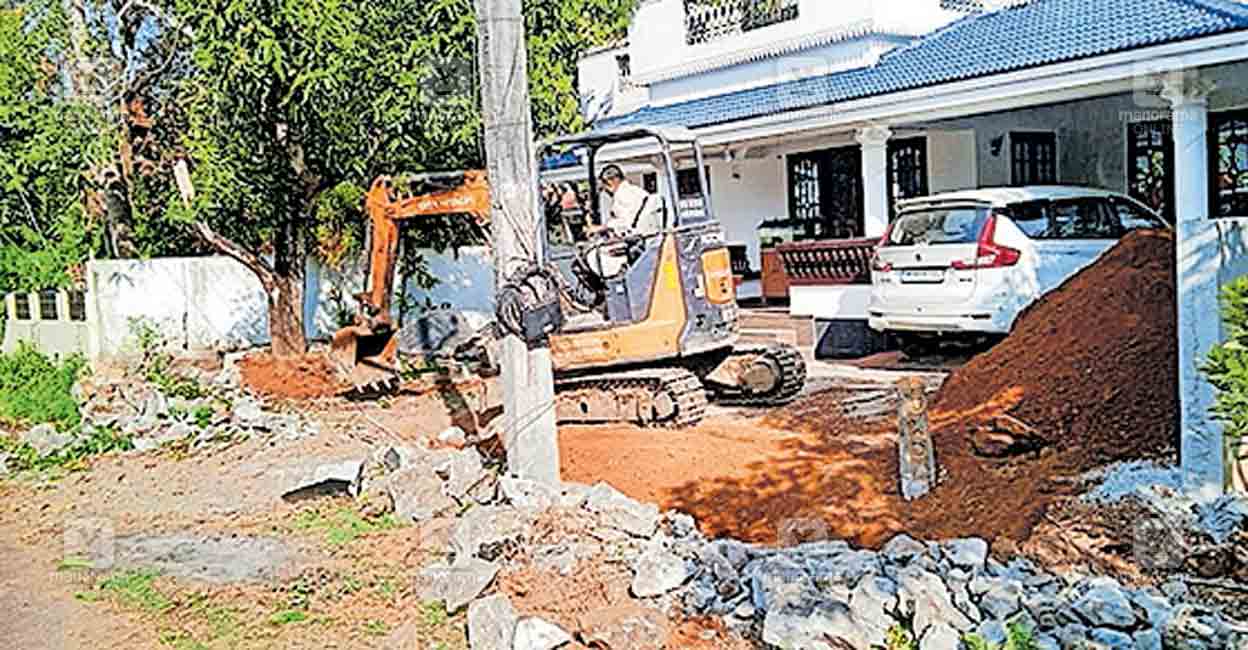 മുരിങ്ങൂർ-ഏഴാറ്റുമുഖം റോഡ് നിർമാണം പുനരാരംഭിച്ചു; നിർമാണം ആരംഭിച്ചതു ...