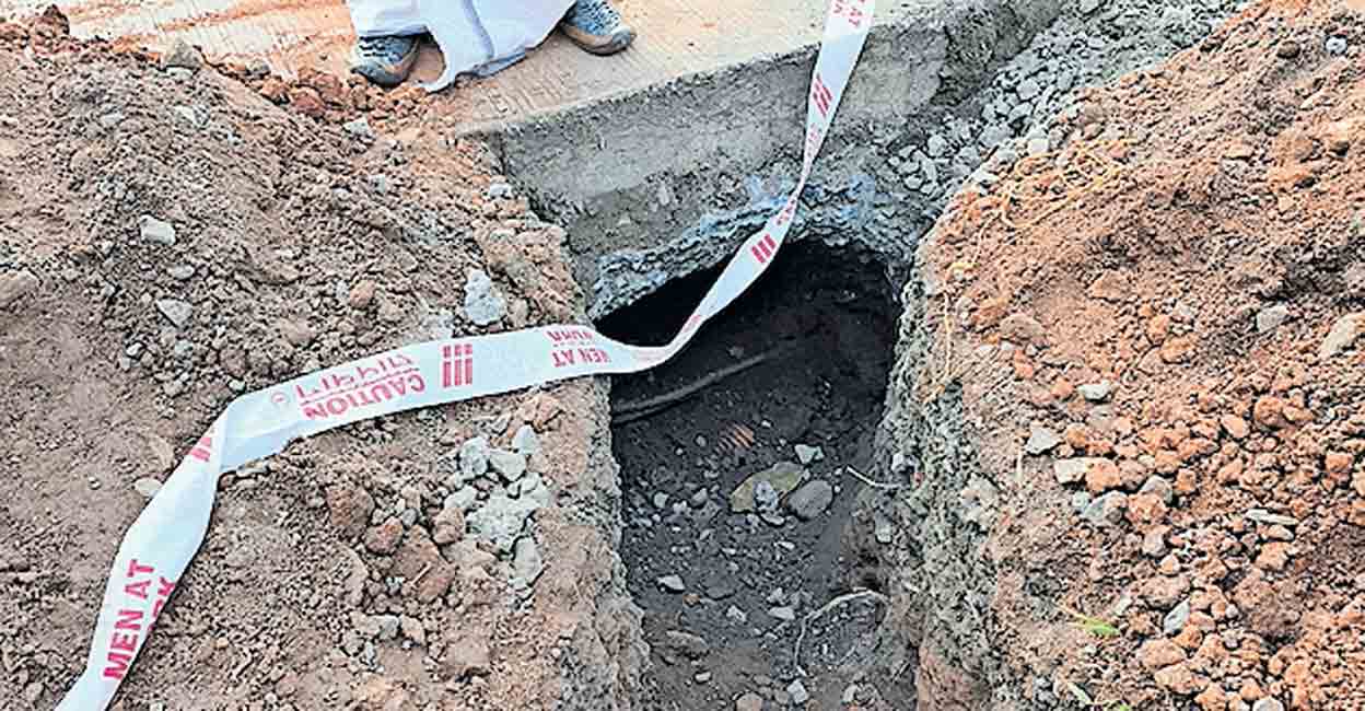 പണി പൂർത്തിയായ റോഡ് കേബിളിടാൻ കുഴിച്ചു; പ്രതിഷേധമായി,പണി നിർത്തി ...