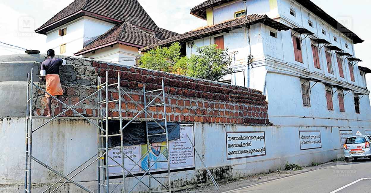 വേലൂരിൽ അർണേ‍ാസ് വസതിയിലെ ആനപ്പള്ള മതിൽ വീണ്ടും ഒരുക്കി | Arnos Pathiri ...