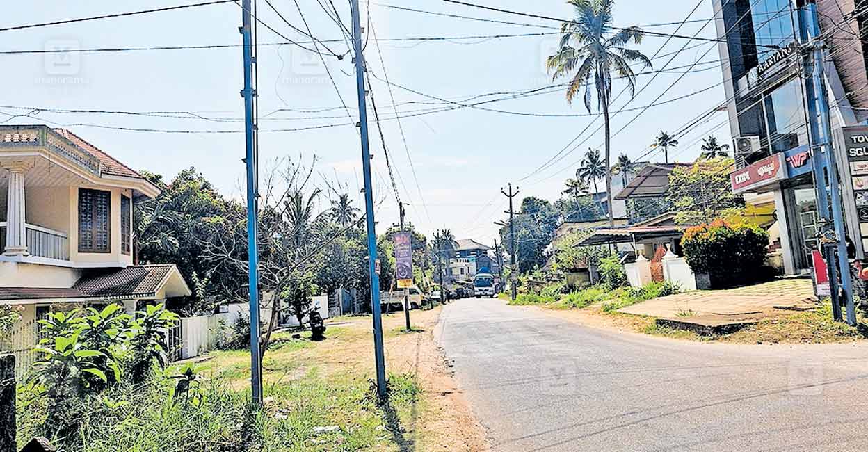 കയ്യേറ്റം ഒഴിപ്പിച്ചിട്ടും ട്രാംവേ റോഡ് വീതി കൂടാത്തതെന്ത്? | Chalakudy | Tramway Road ...